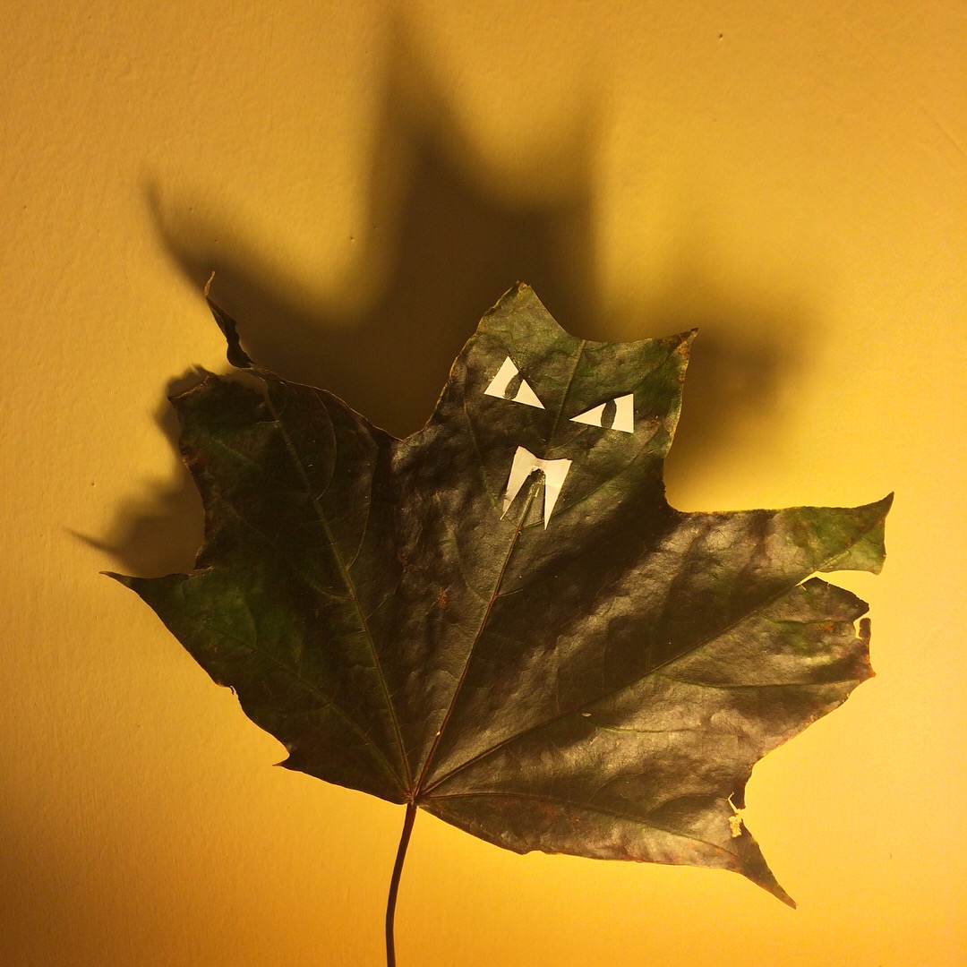 Jumble Tree: Spooky bat leaf decorations