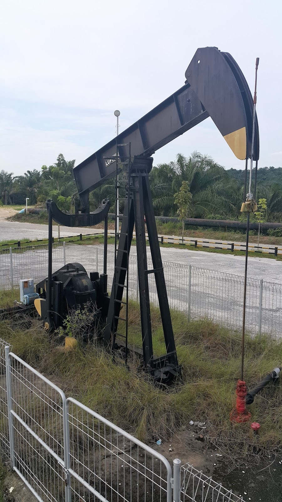 Sumur Minyak dan Pompa Angguk Tertua Minas - Wisata Siak - RiauMagz