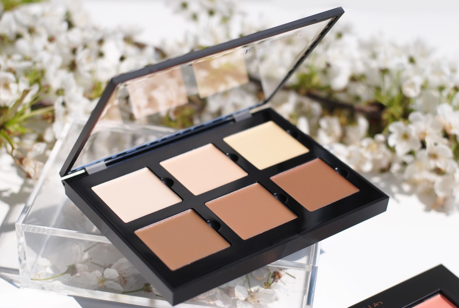 I AM A FASHIONEER: ABH - Cream Contour Kit Comparison