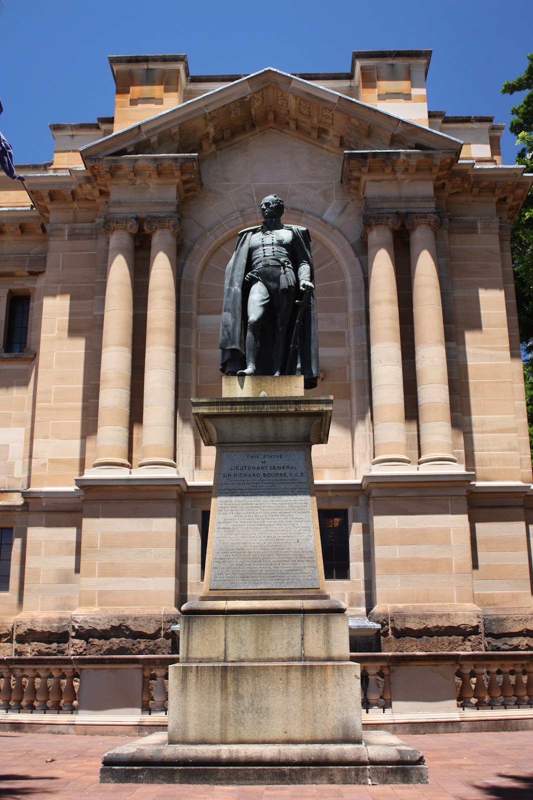 Sydney - City and Suburbs: State Library of New South Wales, statue