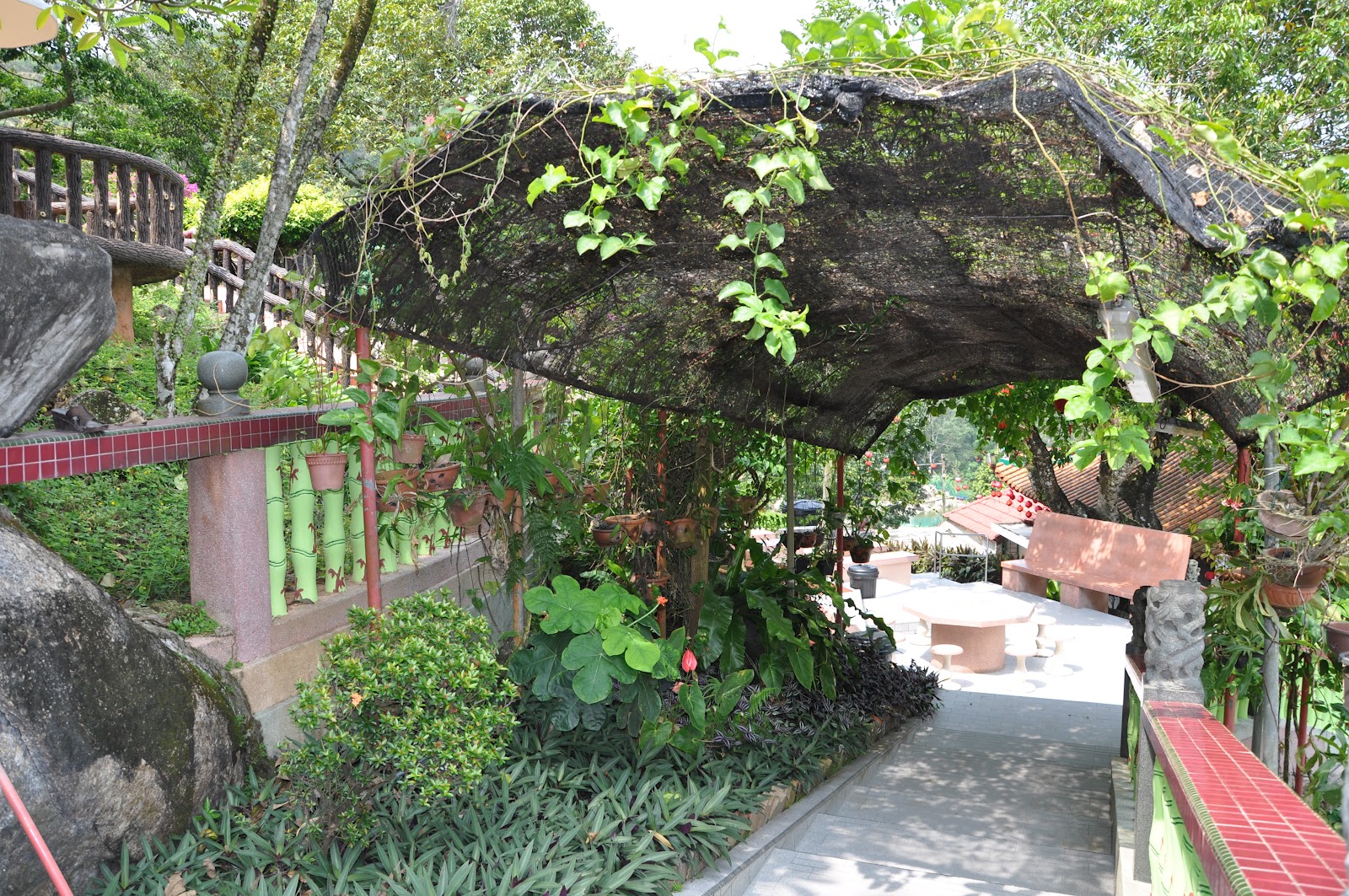Sungai Siput Boy: Pekan Broga: Gigantic Monkey God at Sak dato Temple ...