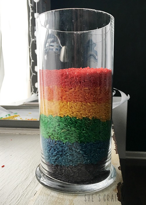 She's Crafty: How to color Rainbow Rice for a table centerpiece