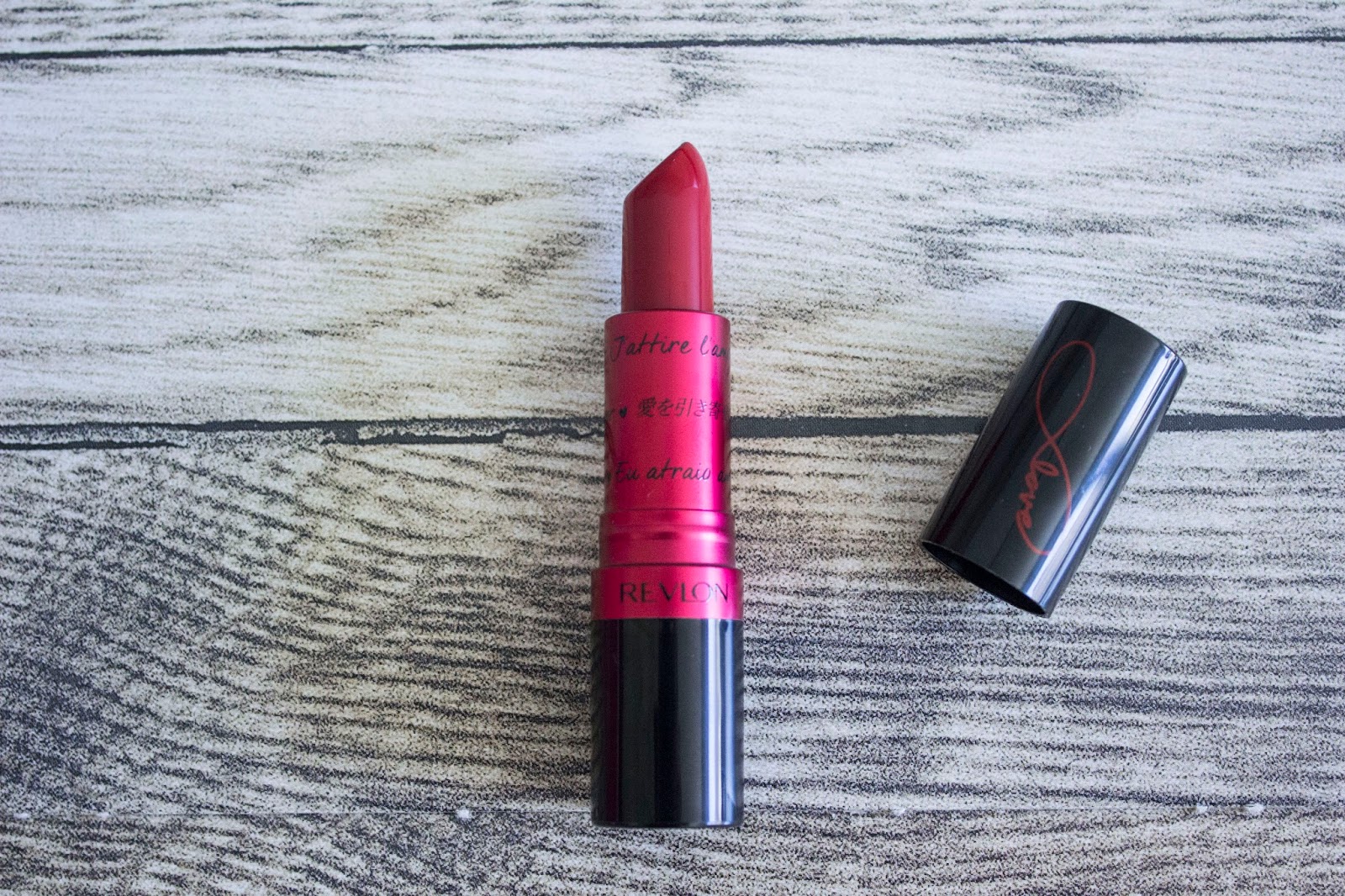 Love is on : le parfait rouge de Revlon ! | La vie en Lucie - Blog ...