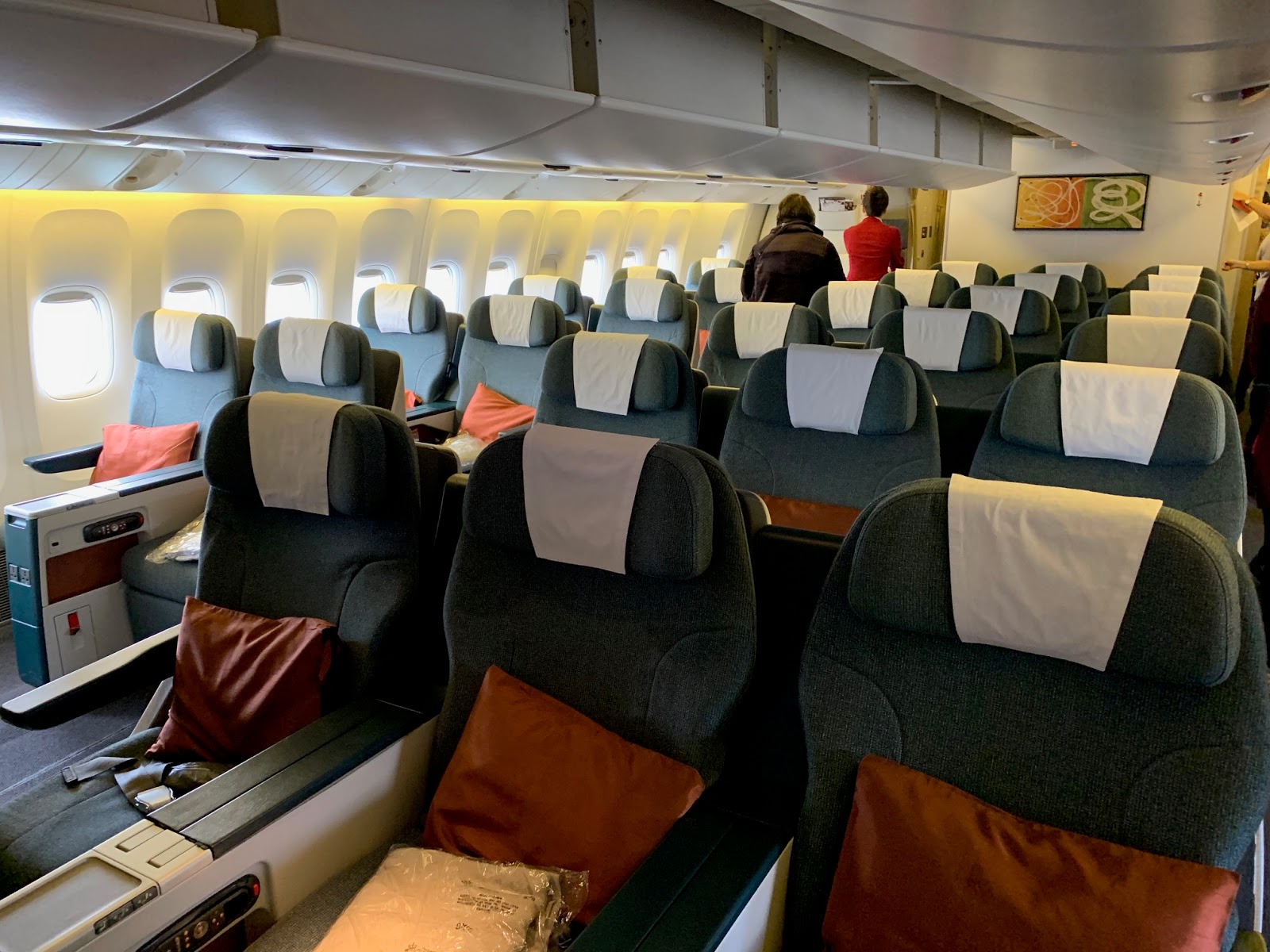 Review: Cathay Pacific B777 Business Class, Manila- Hong Kong