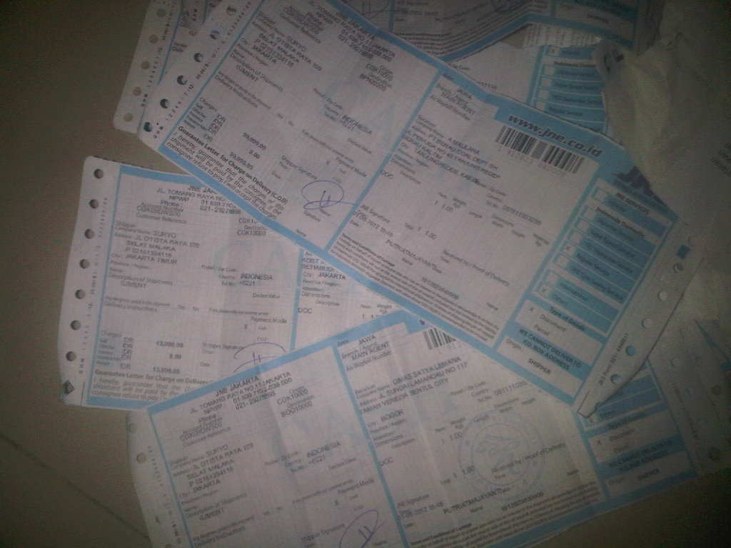 Contoh Tiket dan Hotel