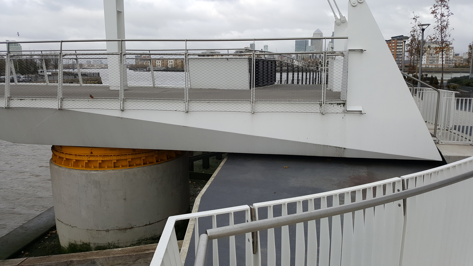 The Happy Pontist: London Bridges: 45. Greenwich Reach Swing Bridge