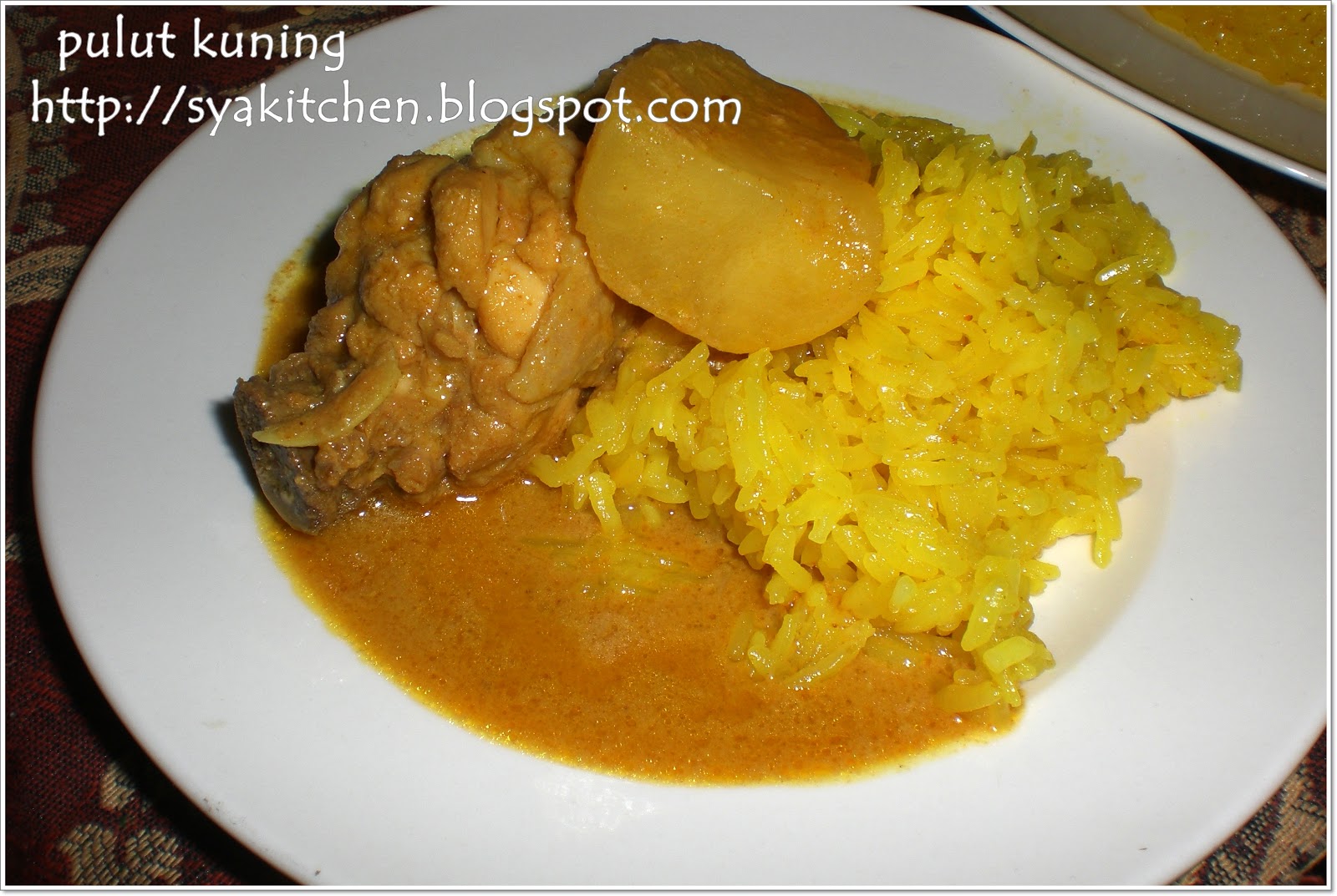sEg@laNy@ diSiNi: pulut kuning & kari ayam ecah gebusssss....
