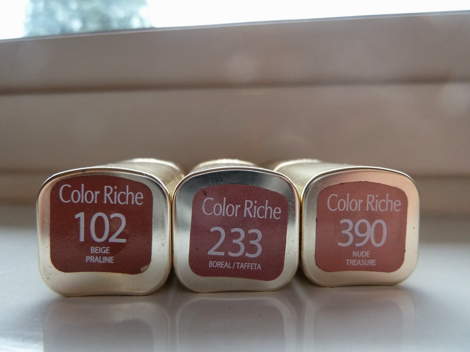 The things Isabelle loves: L'Oreal colour riche lipsticks - Review