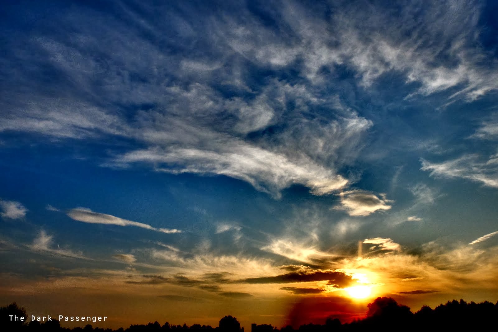 The Dark... Whatever: Jesienne niebo