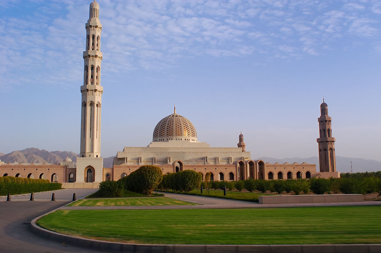 Islamic Holly Places: Sultan Qaboos Grand Mosque