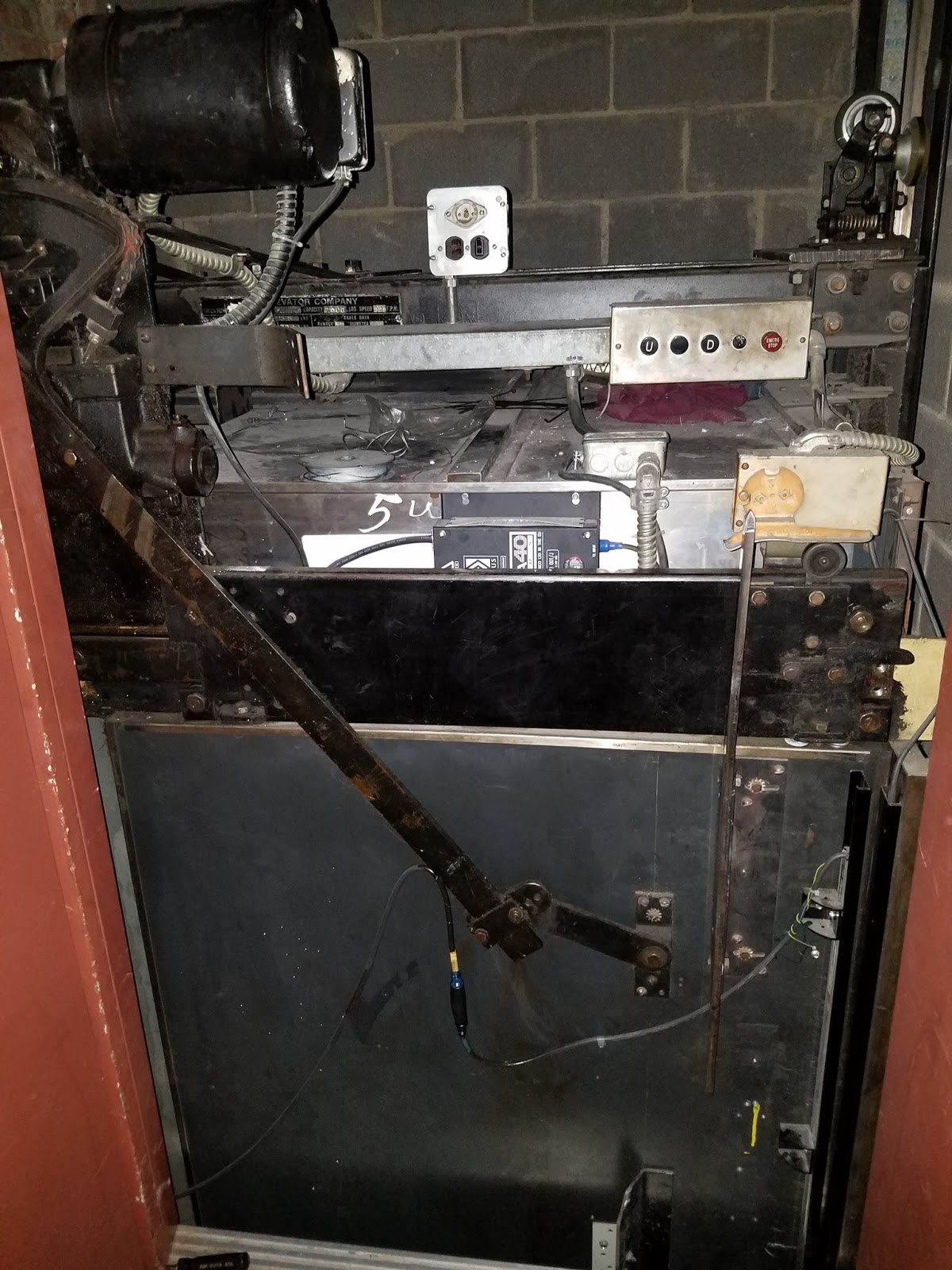 Chicago Elevator Maintenance - Colley Elevator: Hydraulic elevator ...