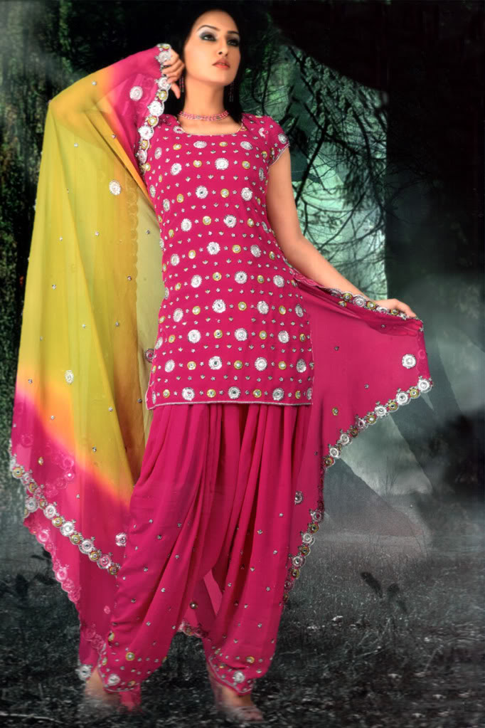 Pictures: Girls in Shalwar Kameez