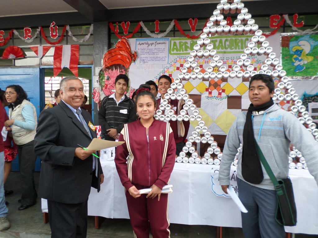 ALCIDES TORRES PAREDES: GESTIÓN ESCOLAR: nuevos desafíos