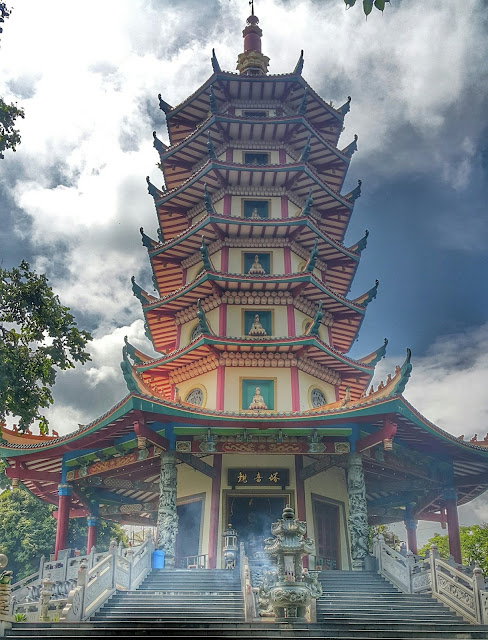 Wihara Tertinggi di Indonesia, Pesona Budaya Wihara Buddhagaya Watugong ...