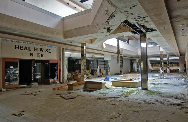 Abandoned Rolling Acres Dead Mall - A Retail Graveyard