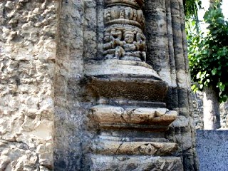 CHINAR SHADE : THE STONE CUTTERS OF ATHAWAJAN KASHMIR