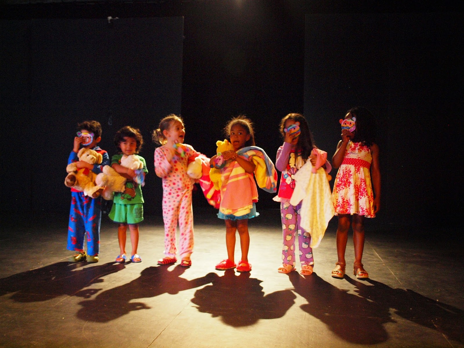 Kindergarten children perform on the stage for the first time! St ...
