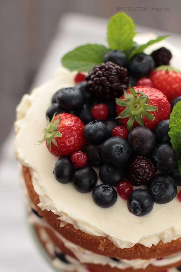 Raquel's Kitchen - english version-: Red Fruit Naked Cake