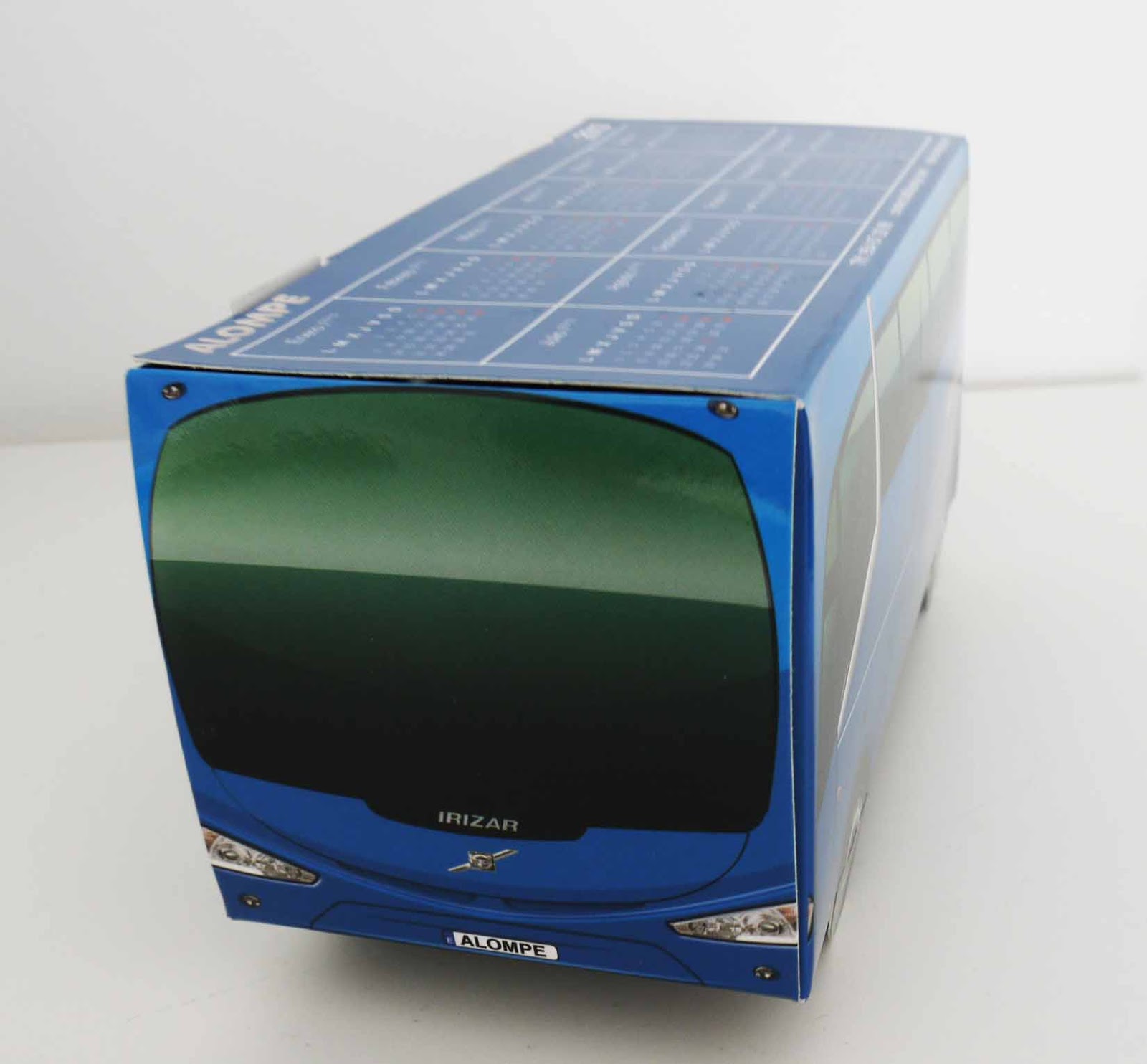 Un autobus de cartón. ~ Cartonajes Mesa