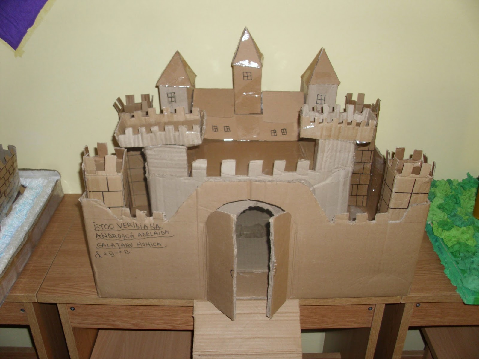 BIBLIOTECA COMUNALA GHERAESTI: CASTELE MEDIEVALE