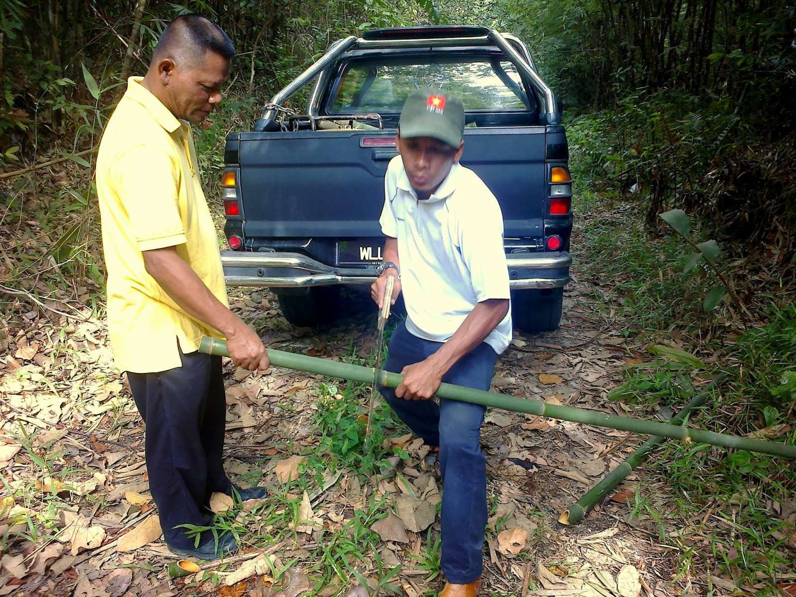 Mencari Buluh Dan Membakar Lemang - Taman Rasa Indah - Relaks Minda