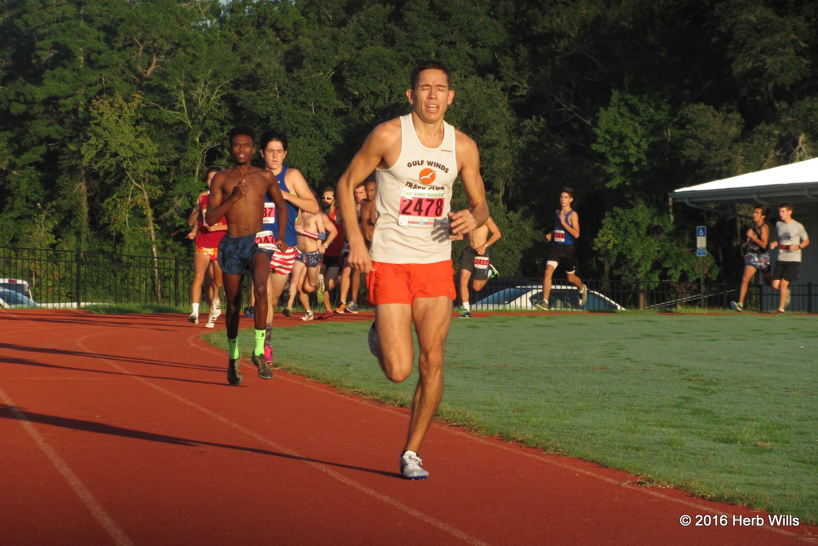 Trouble Afoot!: Stan Linton runs 4:30.10 before breakfast