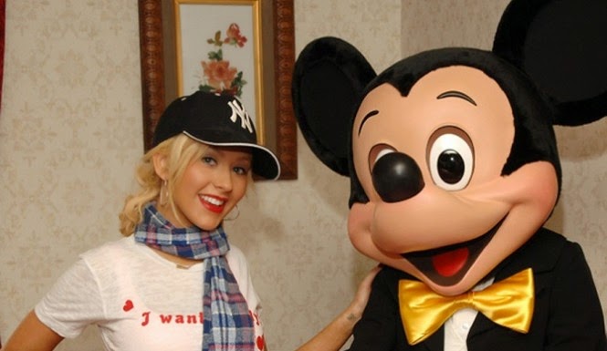 Christina Aguilera se peleó con Mickey Mouse en Disneylandia - Zona Pop ...