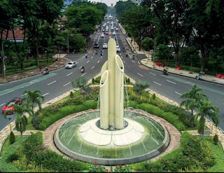 Monumen Bambu Runcing Surabaya - SOS TRAVELINDO