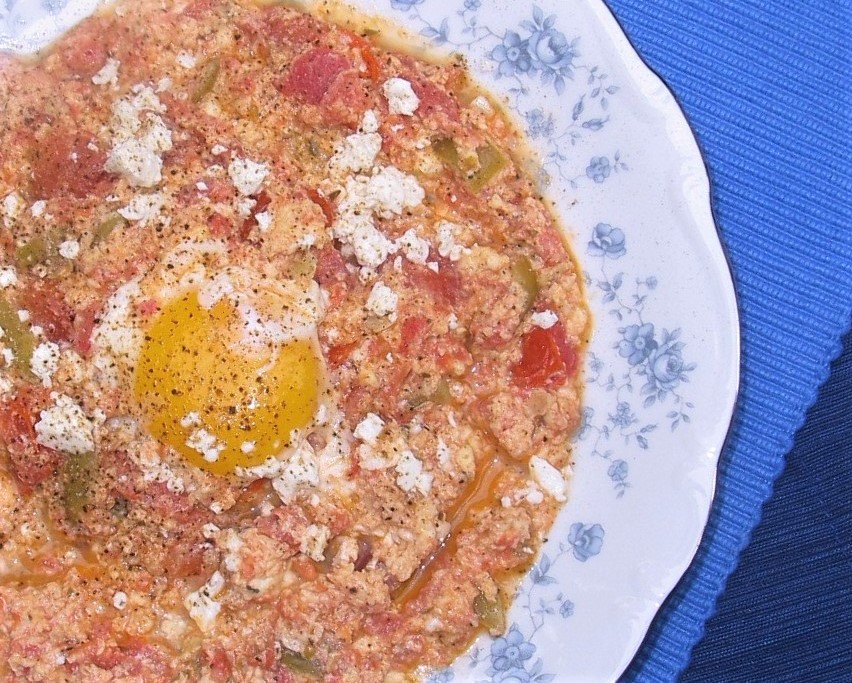 SWEET ALMOND TREE: STRAPATSADA FLAVORED WITH PEPPERS