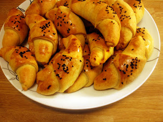 libyan food: Tuna, Harissa and Olive Stuffed Bread: Khbeiza bil Tonn ...