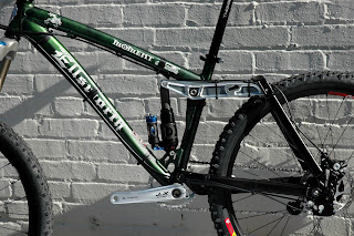 The Monkey Lab: Rohloff-Equipped Ellsworth Moment Trail Bike