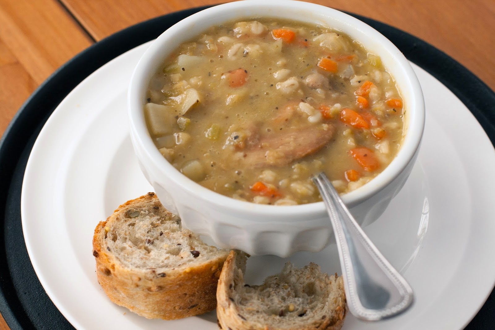 La cuisine de Johanne: SOUPE-REPAS AUX POIS CASSÉS & À L'ORGE