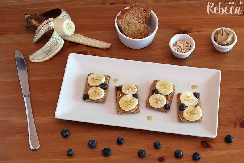 La cocina de Rebeca: Galletas con fruta y mantequilla de cacahuete