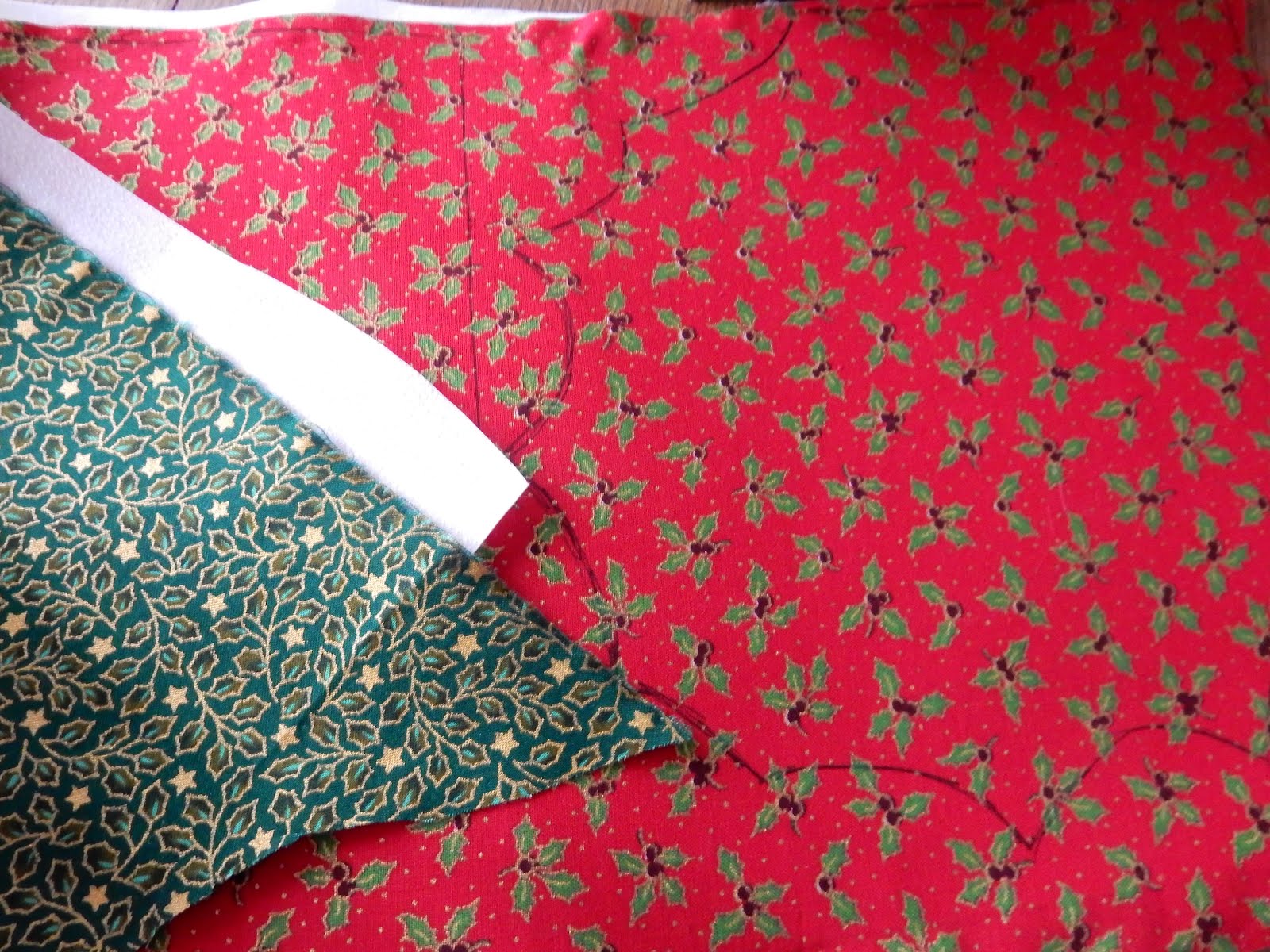 JoZart: Christmas Holly Patchwork Table Centre Instructions