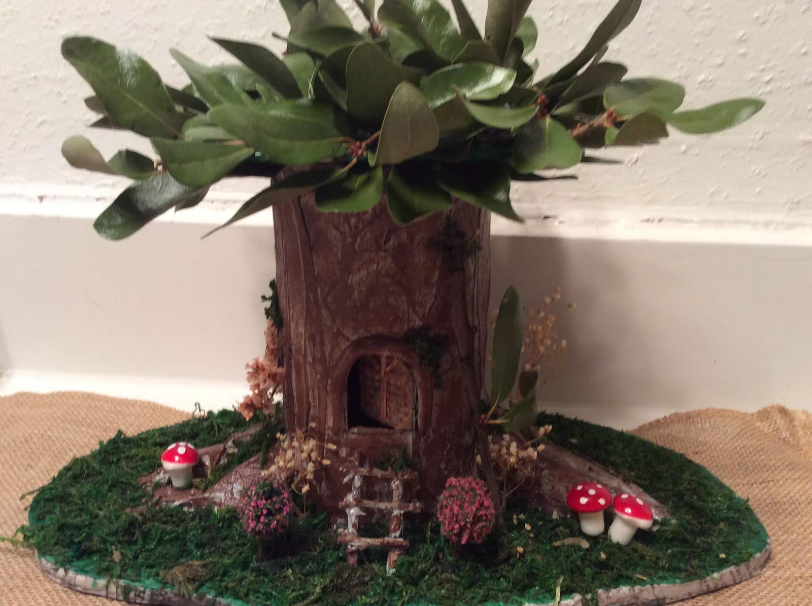 Realizando manualidades: Casa de hadas o duendes