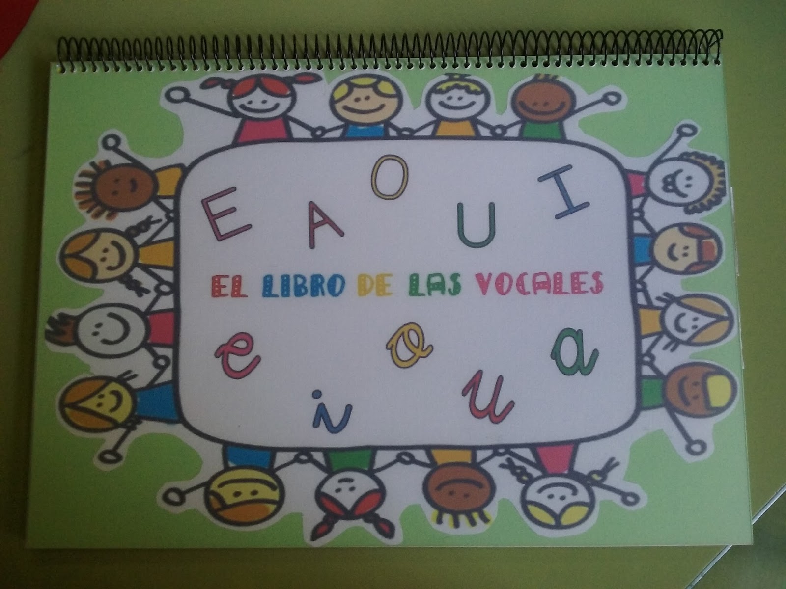 Mis peques Franciscanos: EL LIBRO DE LAS VOCALES