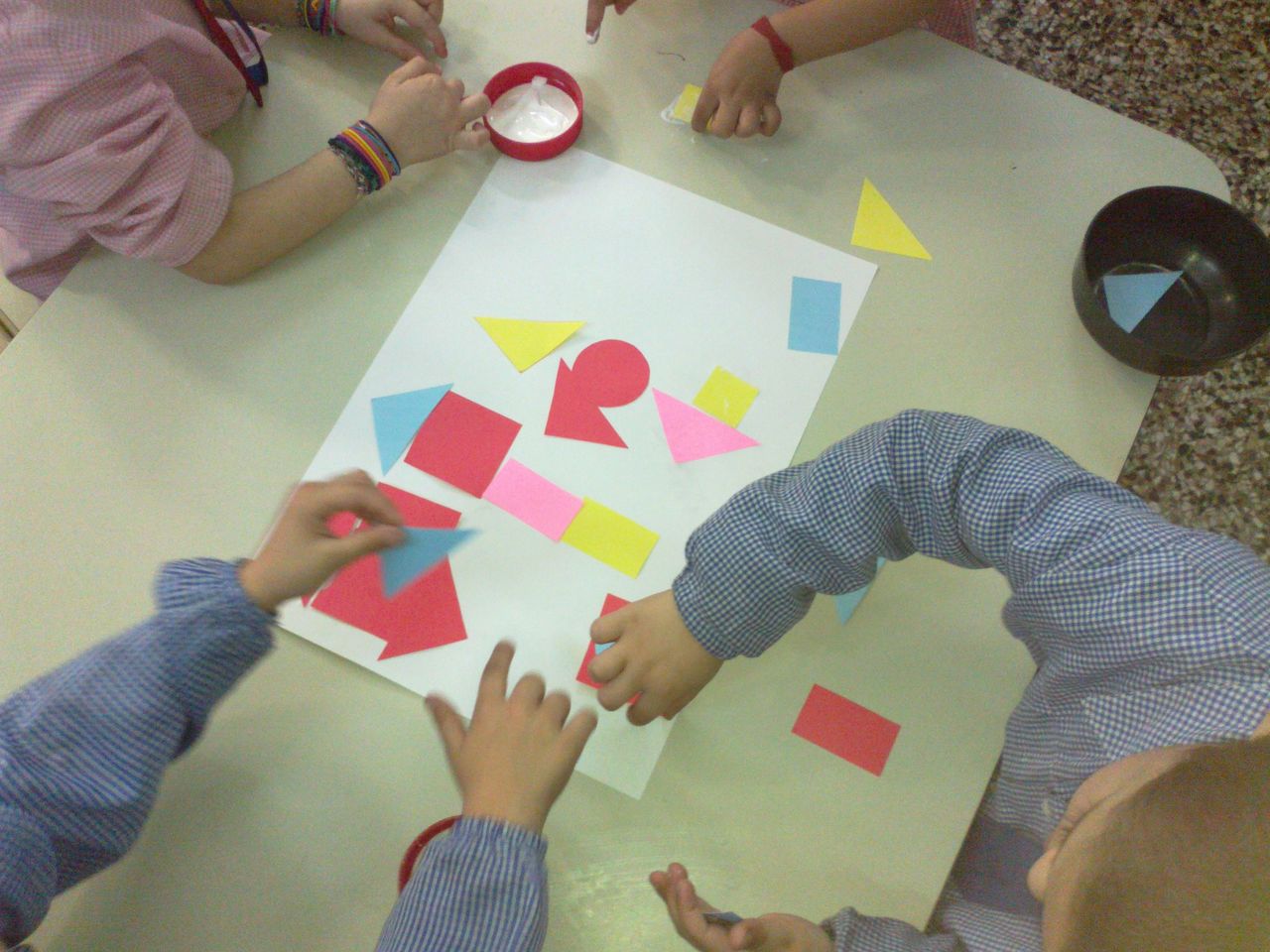 JIN C DE 15: PROYECTO DE TRIDIMENSIÓN EN SALA DE 4 DE LA ESCUELA 14