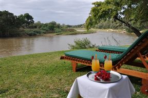 Tours of Africa: SINGWE RIVER LODGE
