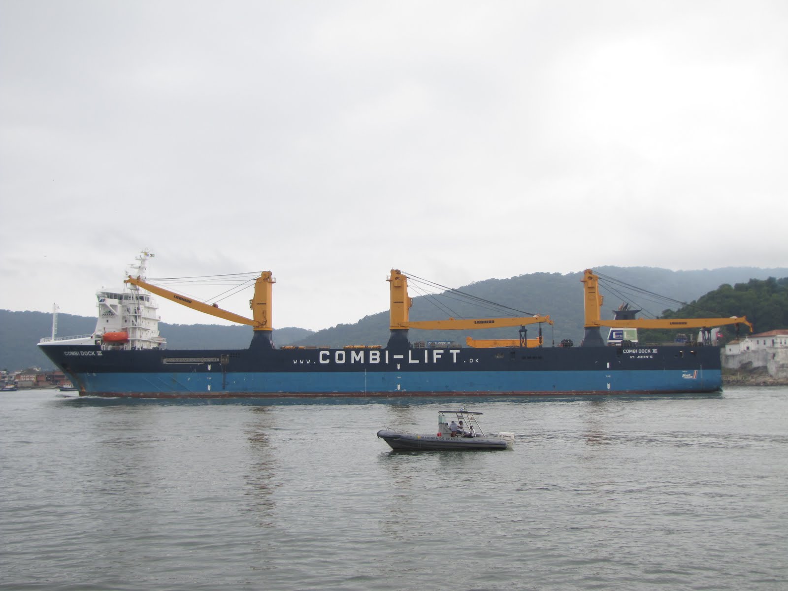 Navios em Santos: 03/27/11