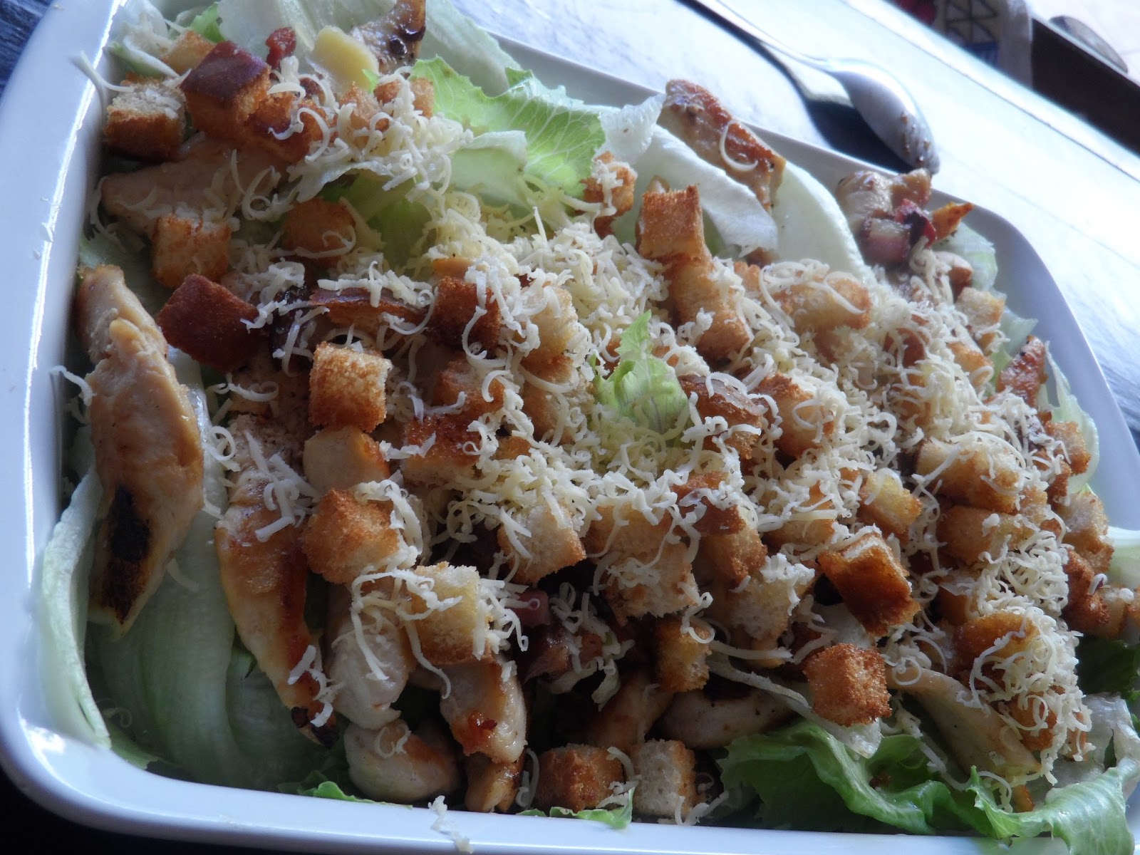 SALADA CAESAR COM BACON