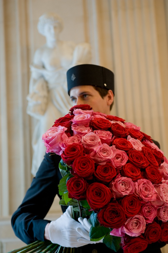 Eye For Design: Decorating Rose Patterned Interiors