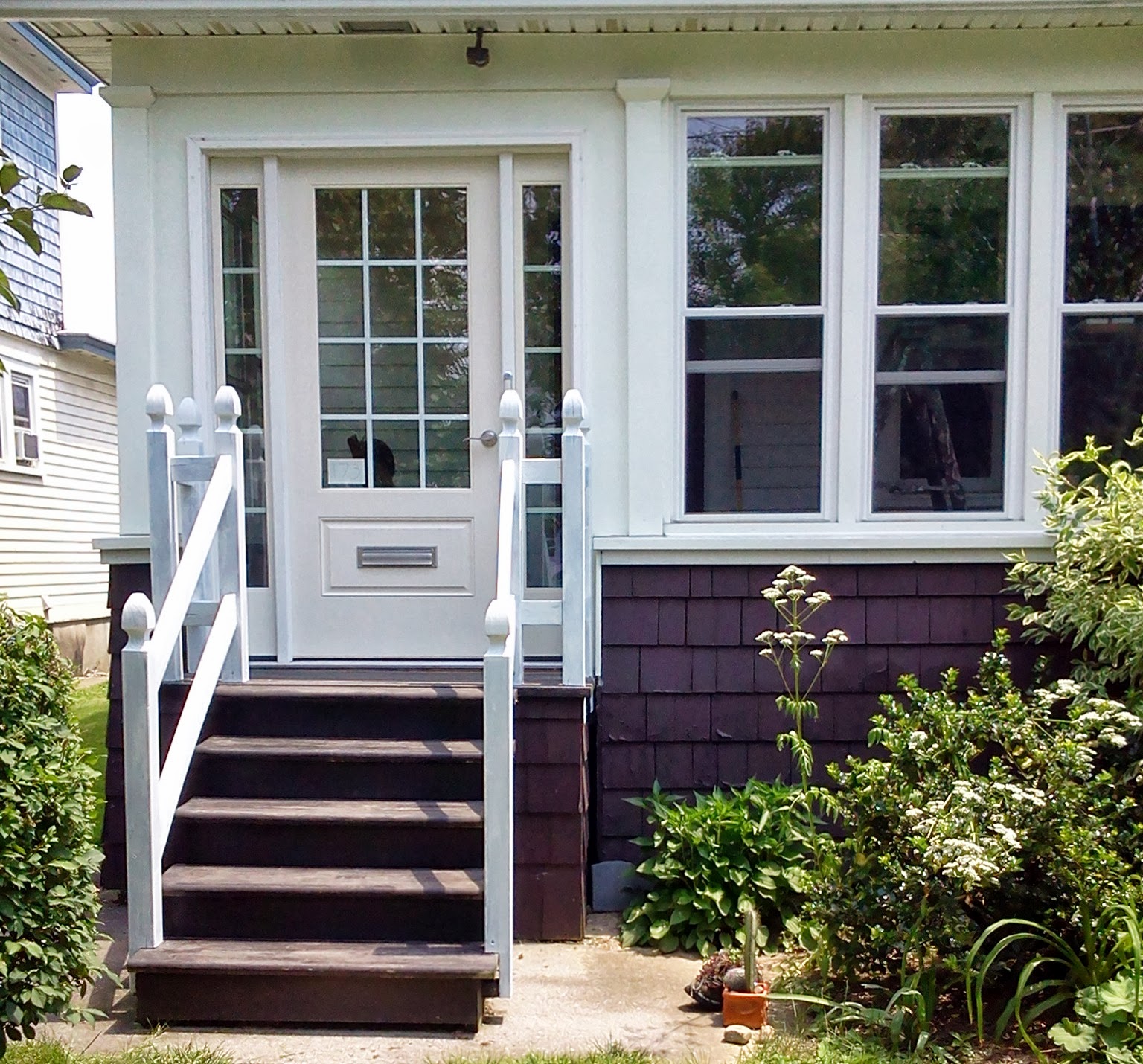 Front Stoop Railings Finished!