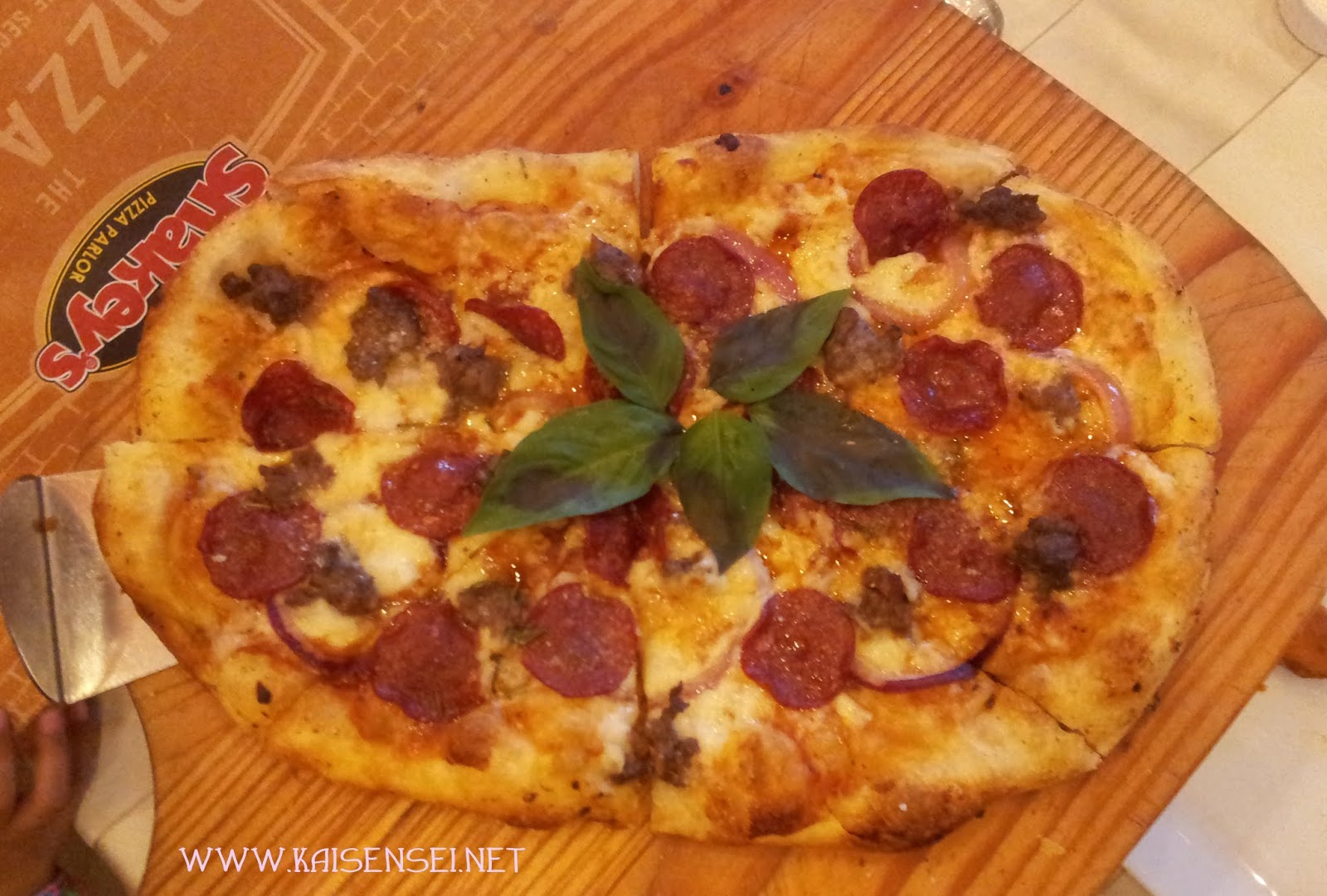 Brew of The Day: Shakeys Gourmet Pizza - The Secret is in the Crust