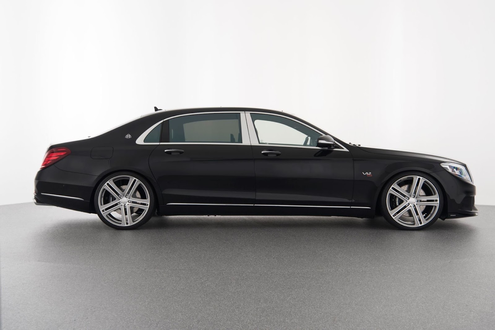 Cars Tuning Music: Maybach S600 BRABUS 900