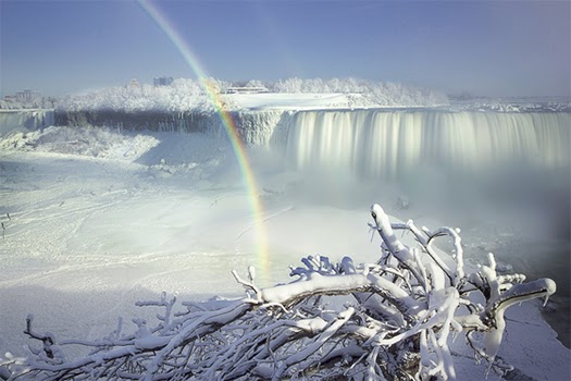 TURISMO IN CANADA: NIAGARA FALLS IN INVERNO