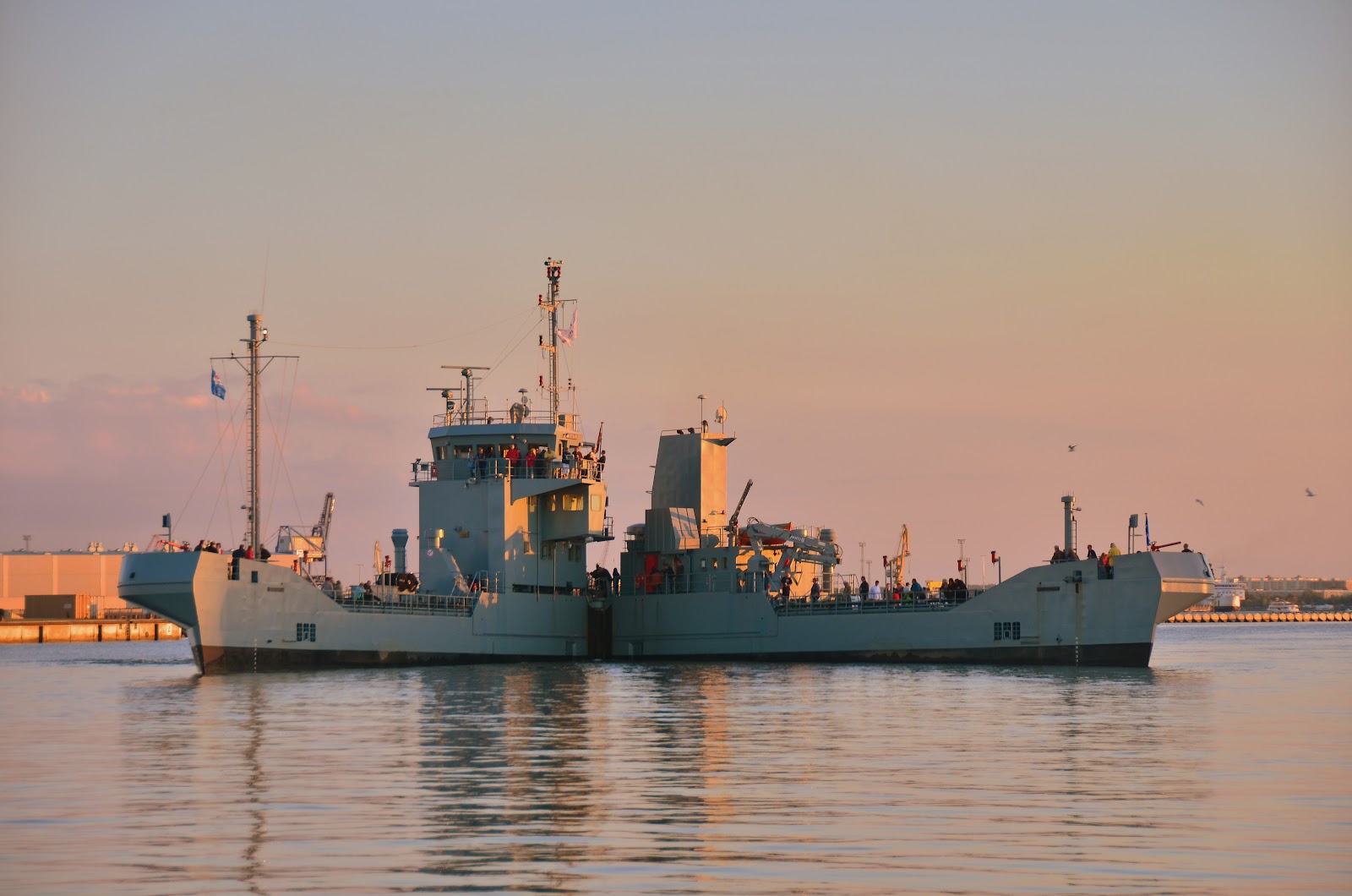 15 best u/shipsareneat images on Pholder | USCGC Jarvis (WHEC 725 ...