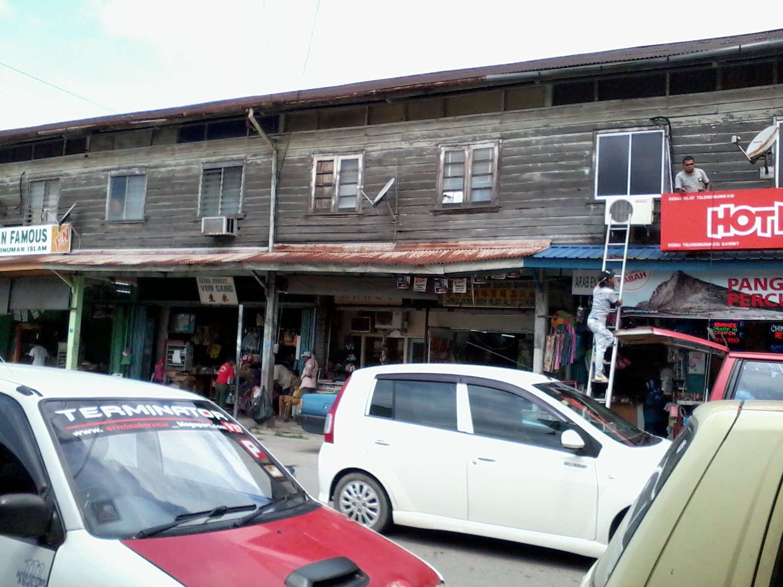 Travel and Walk : Pekan Menggatal, Sabah - Walking Today