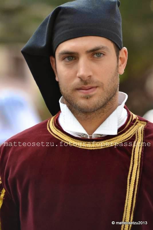 Sardinian Folk Costumes - Costumi Sardi: Sennori / Sennaru