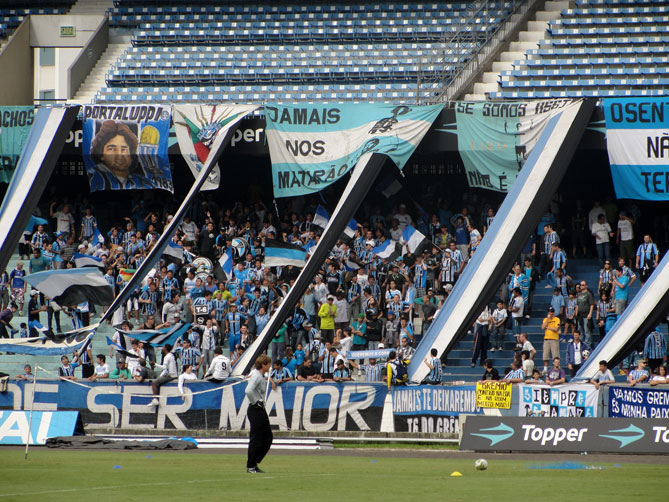 videos da maquina tricolor: torcida comparece ao Olímpico no último ...