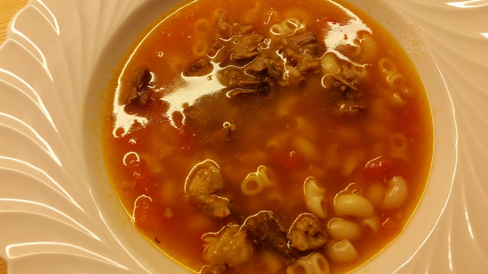 umami : TOMATISERT OKSEHALESUPPE